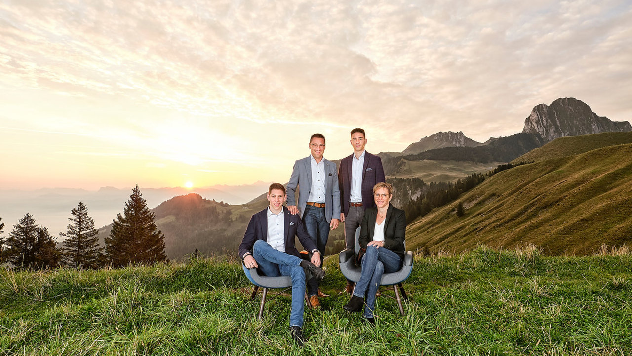 home [www.nicolestadelmann.ch]