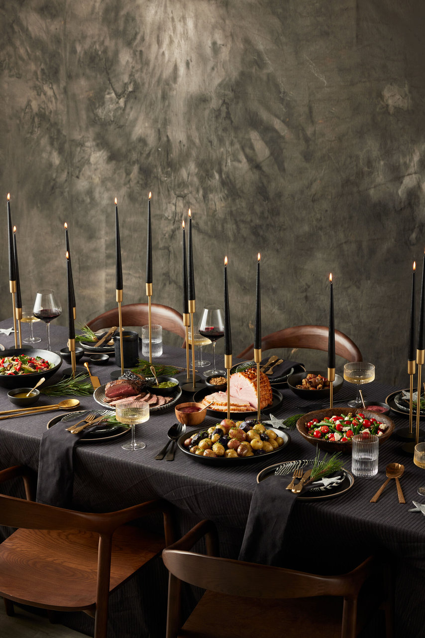 B A C K G R O U N D H I R E